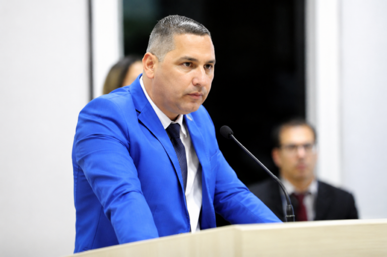 Alan Mansur cobra Petrobras por retirada de rebocador encalhado em ...